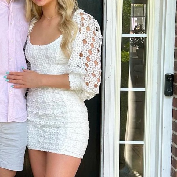 Selfie Leslie | Dresses | Selfie Leslie Summer Bloom Balloon Sleeve ...